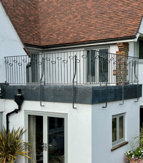 Loop balcony railing - James Price Blacksmith Ltd